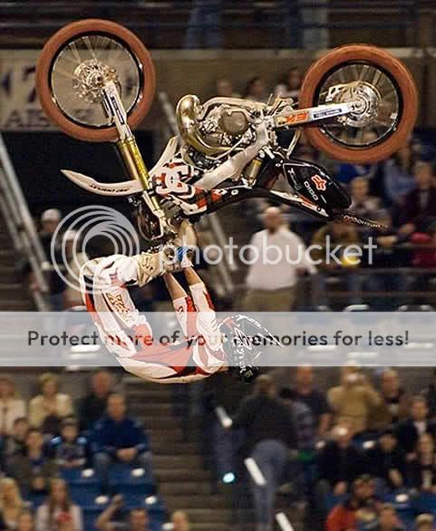 TUDM pilot try to do 360 degree kulbit move